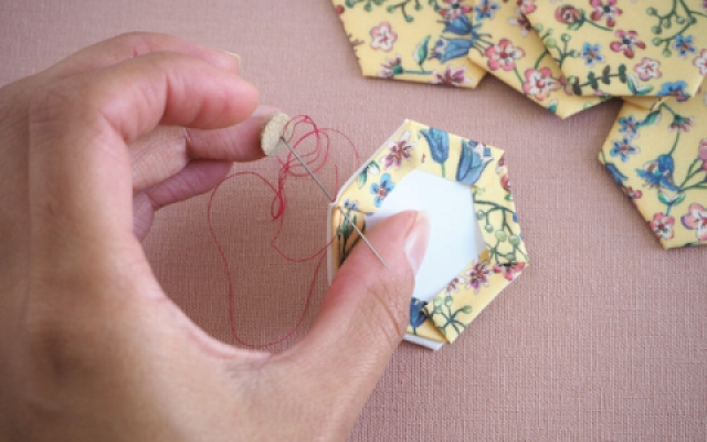 How To Sew English Paper Piecing Shapes Together | Sew & Quilt